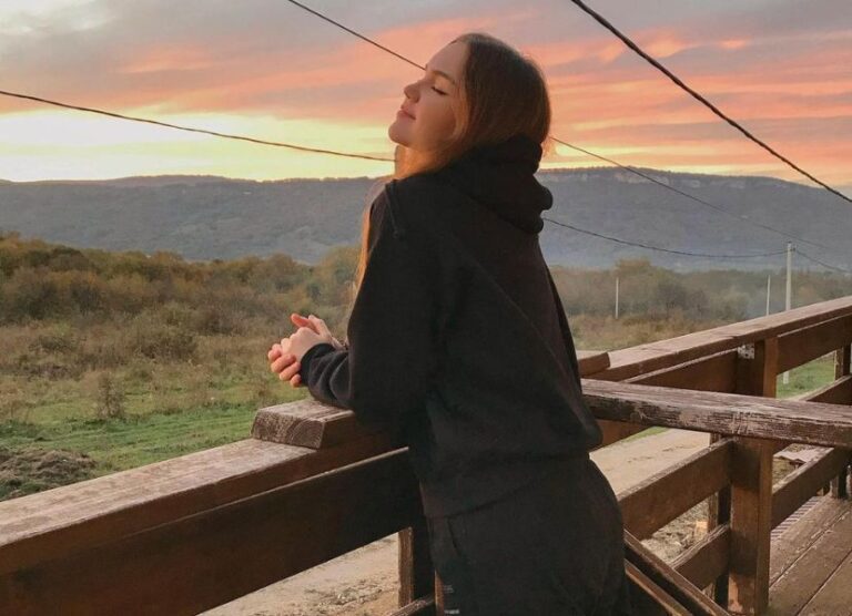 Sofy (GLX) Profile, Bio, and Facts - Kpop Singers