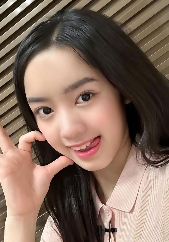 Elisia (UNIS) Profile, Age, Birthday, Height & Facts
