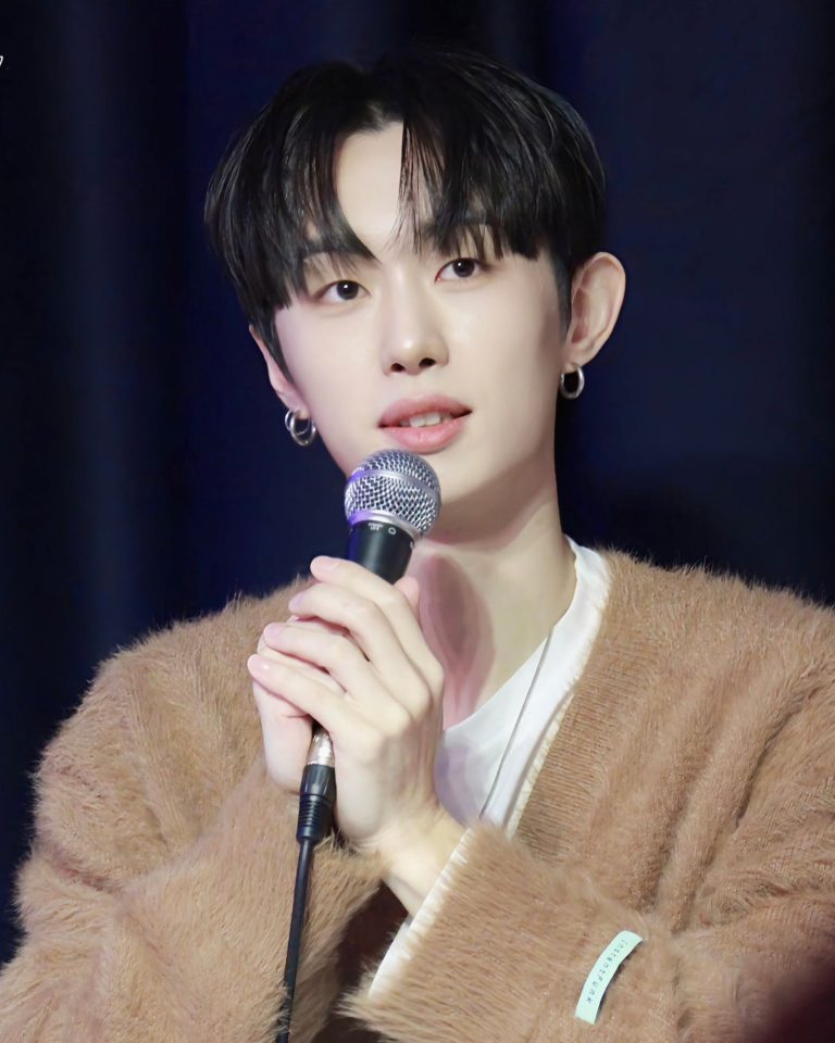 Build Up: Vocal Boy Group Survivor Contestants Profile