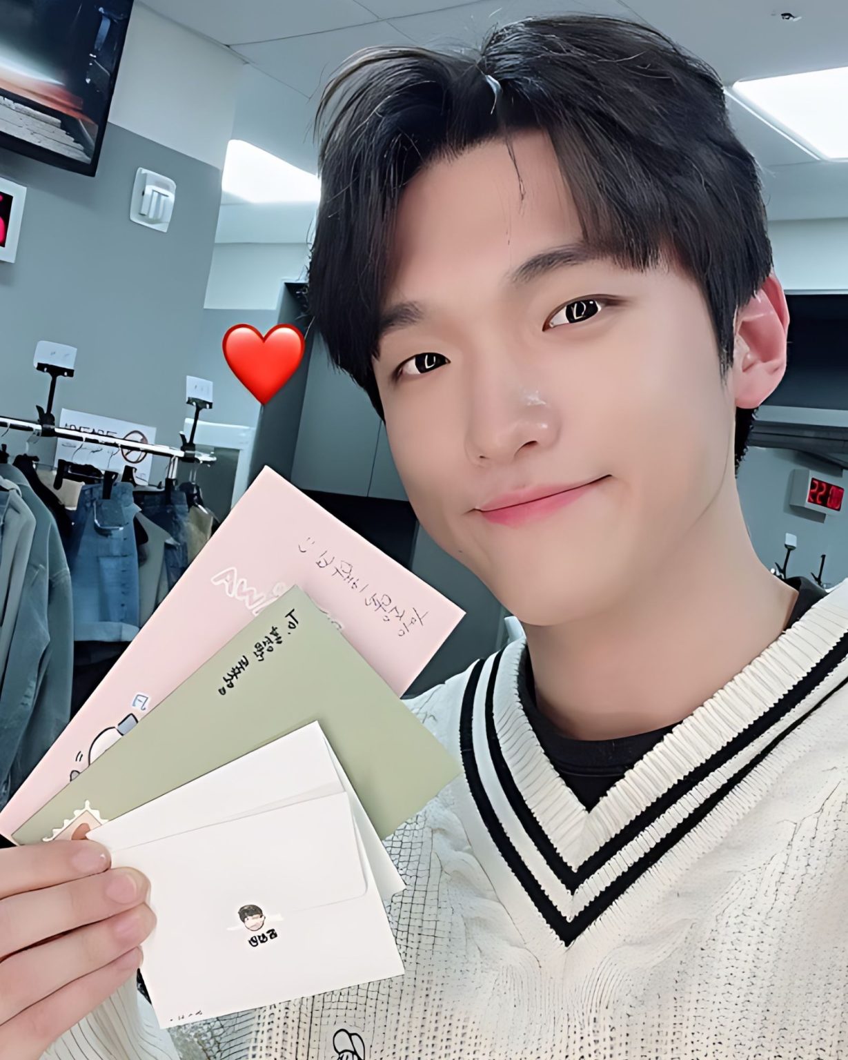 Build Up: Vocal Boy Group Survivor Contestants Profile