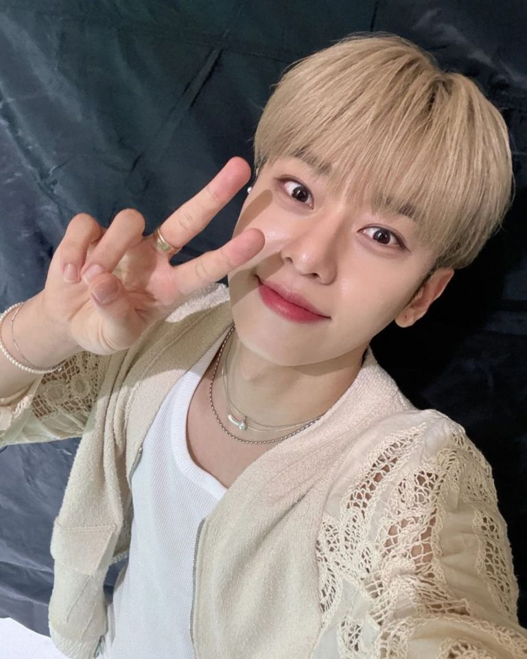 Build Up: Vocal Boy Group Survivor Contestants Profile