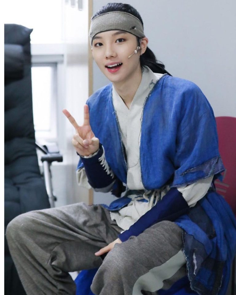 Build Up: Vocal Boy Group Survivor Contestants Profile