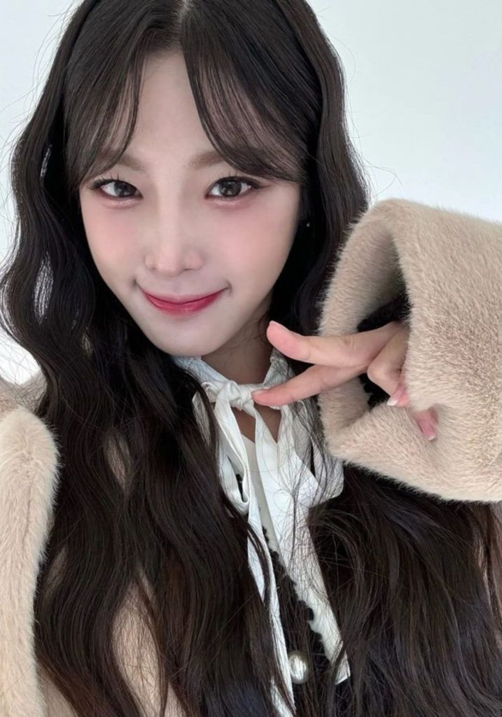 Nien (tripleS) Profile (Updated Facts!) - Kpop Singers