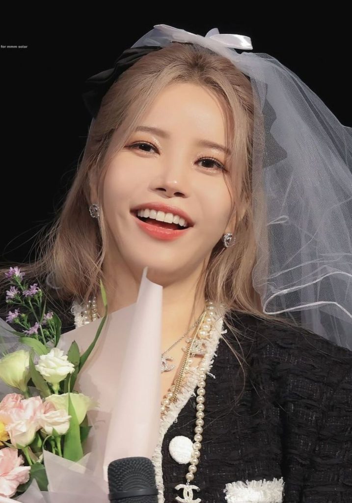 Solar (MAMAMOO) Profile (Updated Facts!) - Kpop Singers