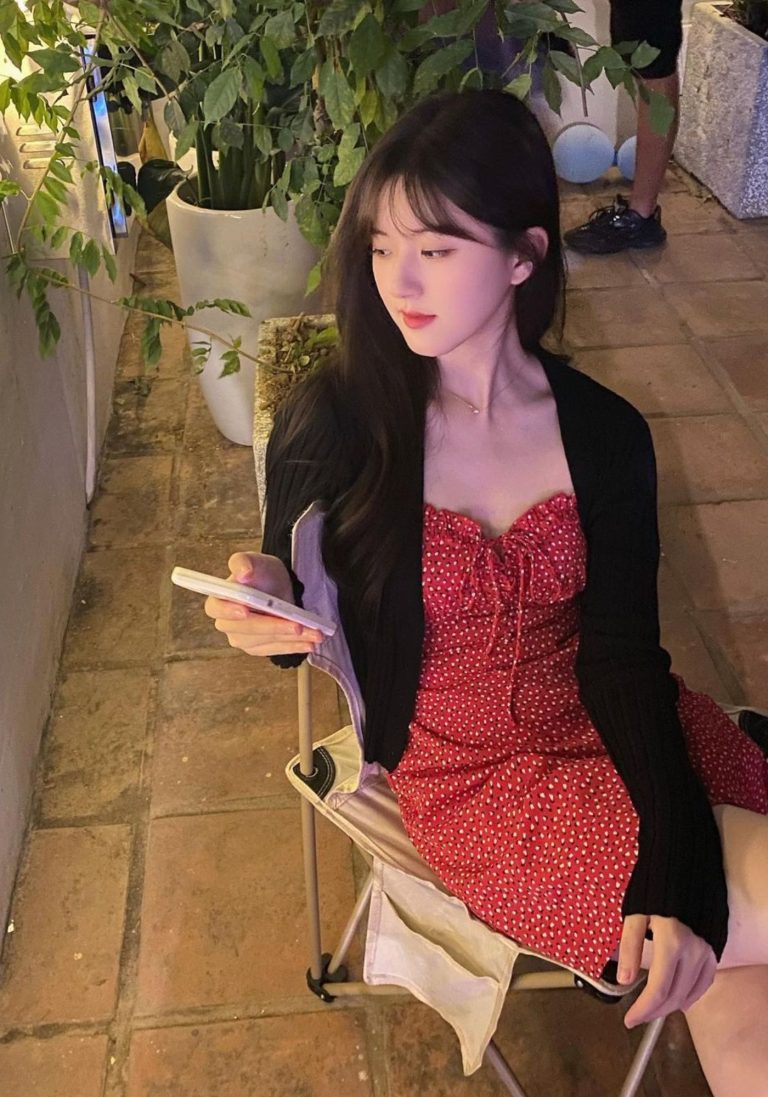 Zhao Lusi Profile, Age, Birthday, Height, Weight & Facts