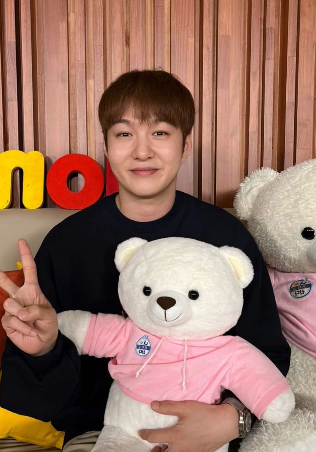 Lee Changsub (BTOB) Profile, Age, Birthday, Height, & Facts