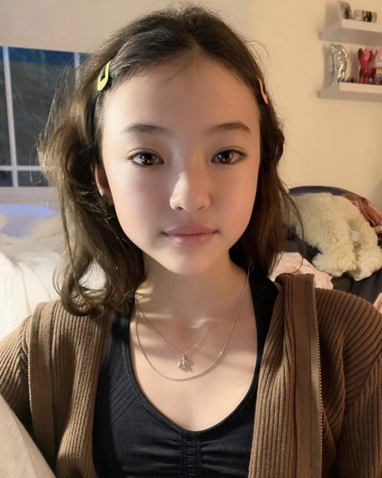 MÉOVV Members Profile, Ages, Heights, & (Updated Facts!)