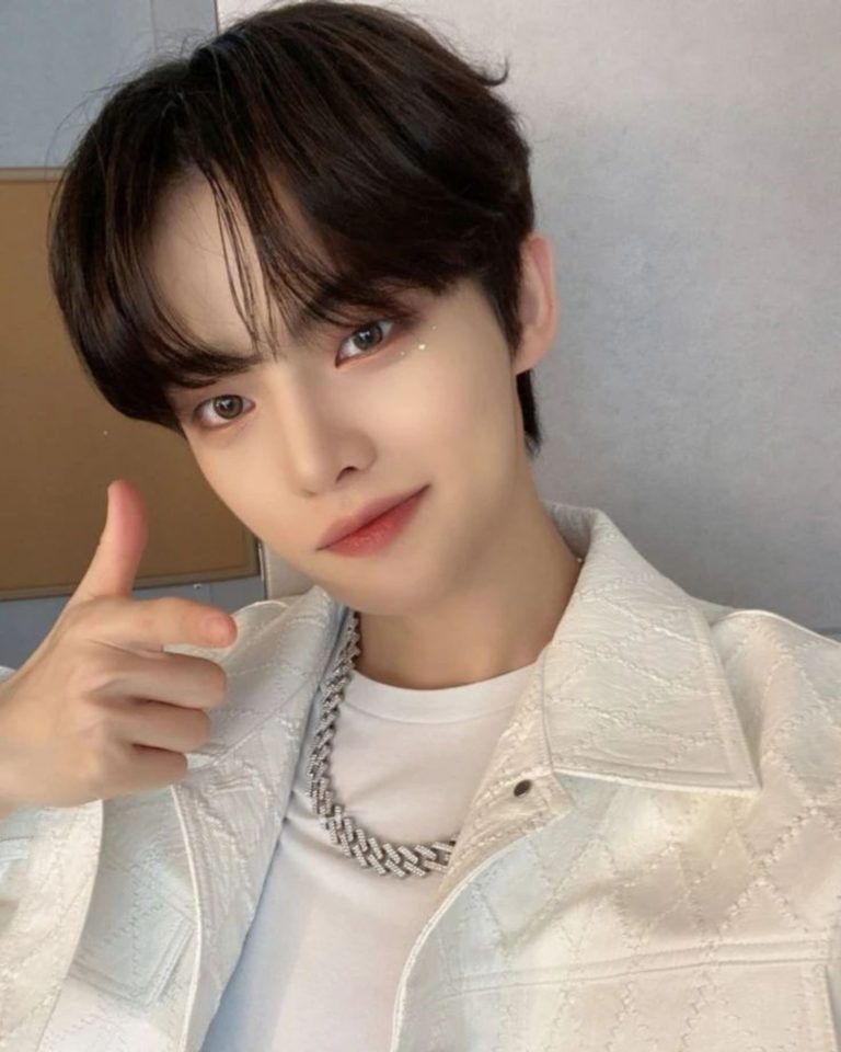 A SIX Members Profile, Ages, Heights & (Updated Facts!)