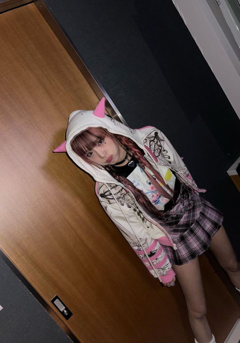 Choi Yena (IZ*ONE) Profile, Age, Birthday, Height, & Facts