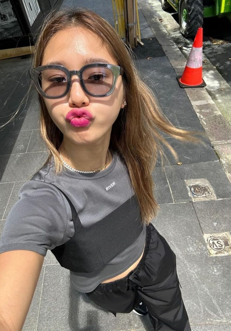 Mimi (OH MY GIRL) Profile, Age, Birthday, Height, & Facts