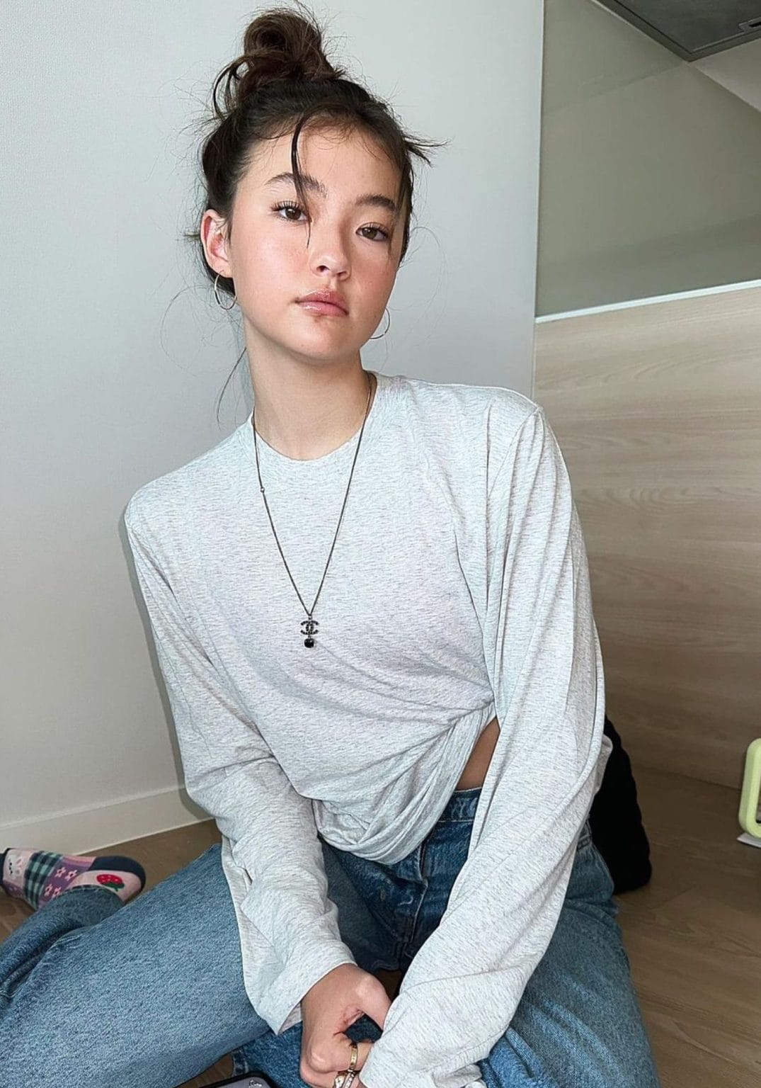 Ella (MÉOVV) Profile, Age, Birthday, Height, & Facts