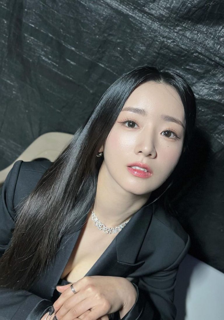 Bomi (Apink) Age, Birthday, Height, Profile, & Facts