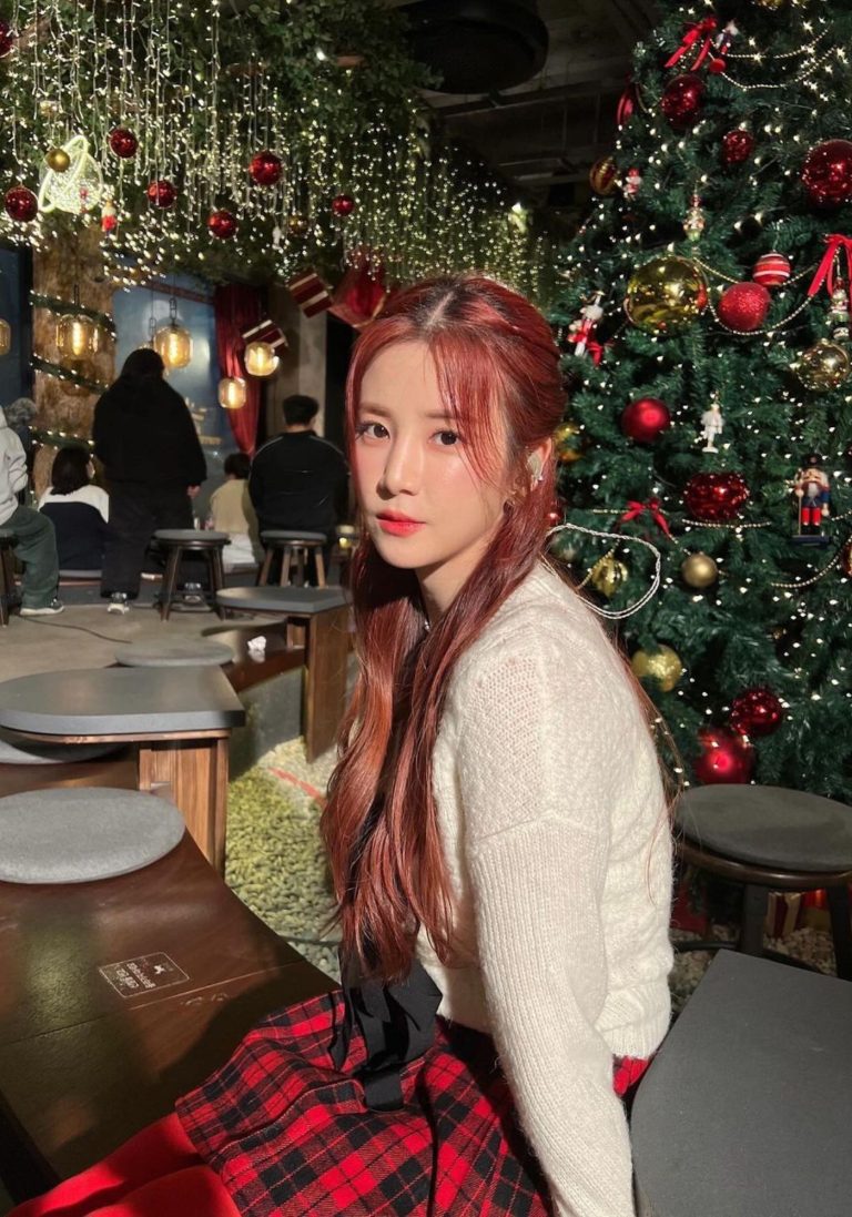 Chorong (Apink) Profile, Age, Birthday, Height, & Facts