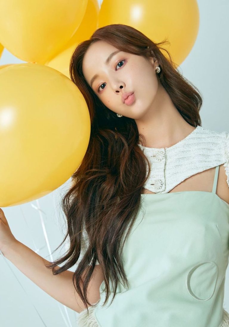 Yeonwoo (Ex. MOMOLAND) Profile, Age, Height, & Facts