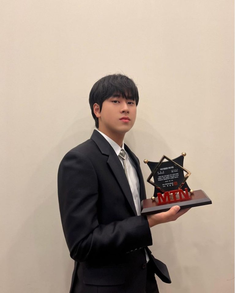 Lee Mujin Profile, Age, Birthday, Height, & (Updated Facts!)