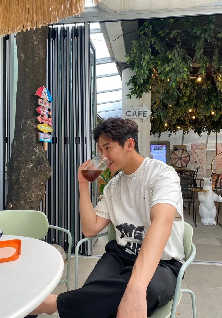 Song Seung Hyun (ex. FTISLAND) Profile, Age, Height, & Facts