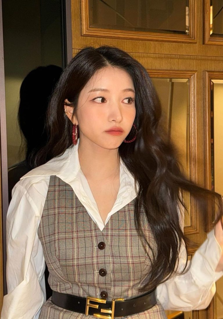 Sowon (ex. GFRIEND) Profile, Age, Birthday, Height, & Facts
