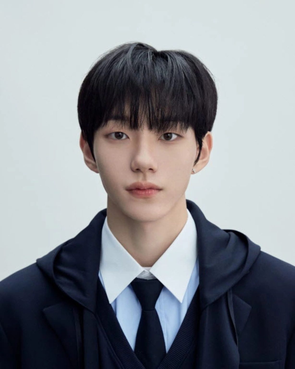 CLOSE YOUR EYES Members Profile, Ages, & (Updated Facts!)